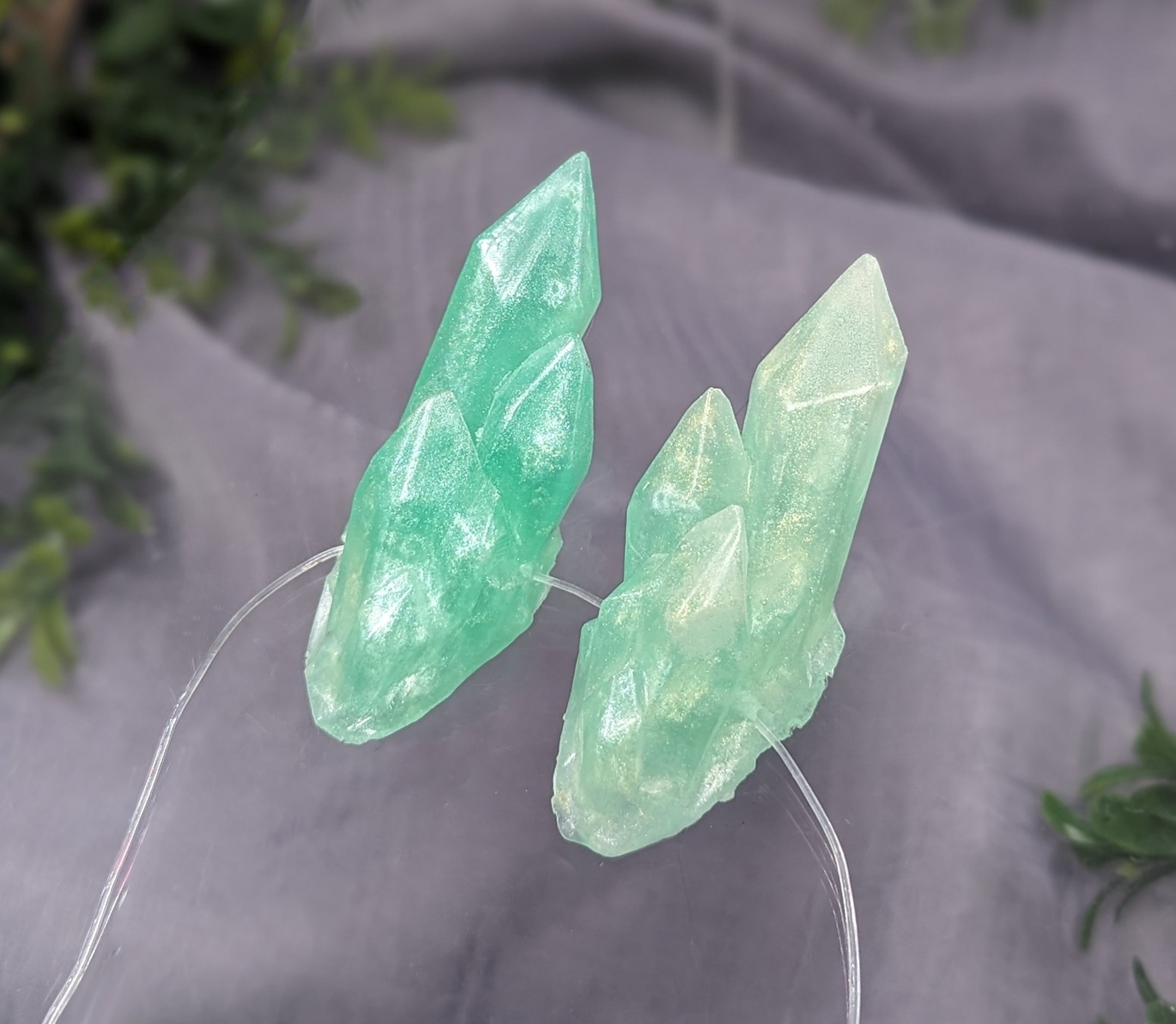Pearlescent Mint Small Crystal Horns – ChaosCostumes